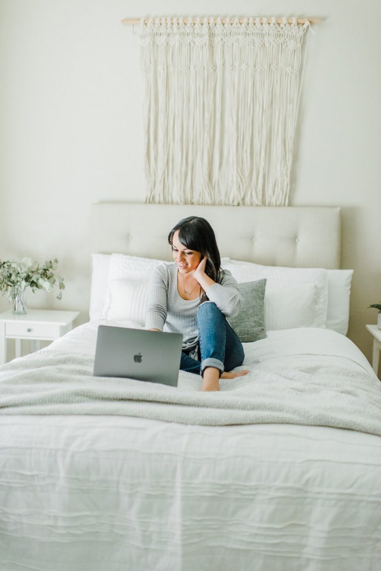 5 WEB SITE MUST-HAVES TO BOOK MORE CLIENTS - leslievegadesign.com